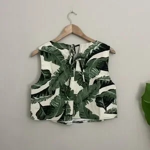 Kourt | Tops | Kourt Womens Top Crop Square Neck Sleeveless Spring Size ...
